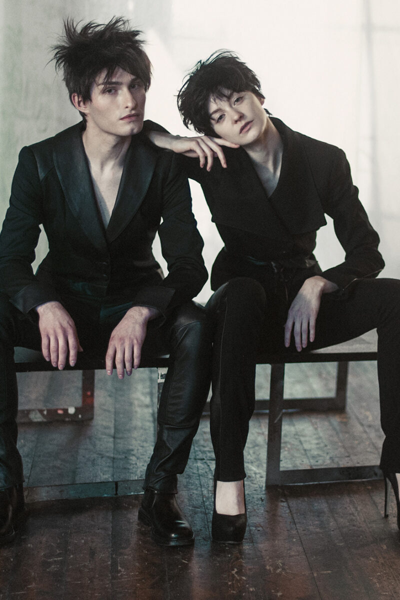 Ausschnitt für Männer: Anzug ohne Hemd tragen